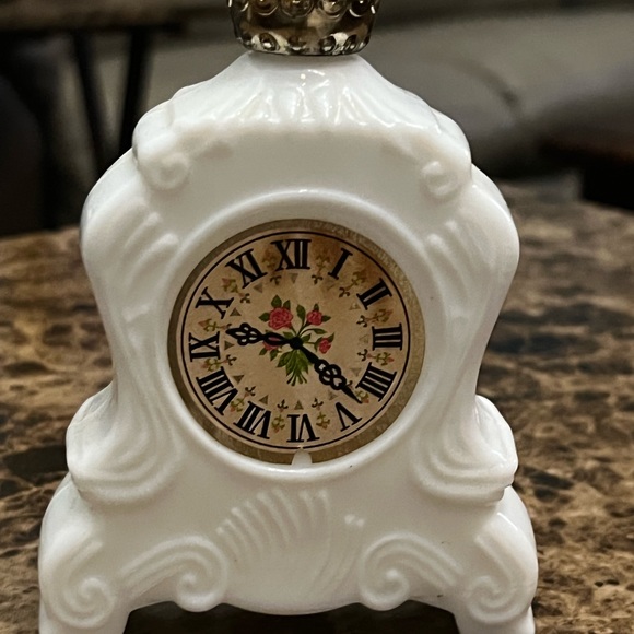 Avon | Accents | Vintage Milk Glass Avon Mantle Clock | Poshmark